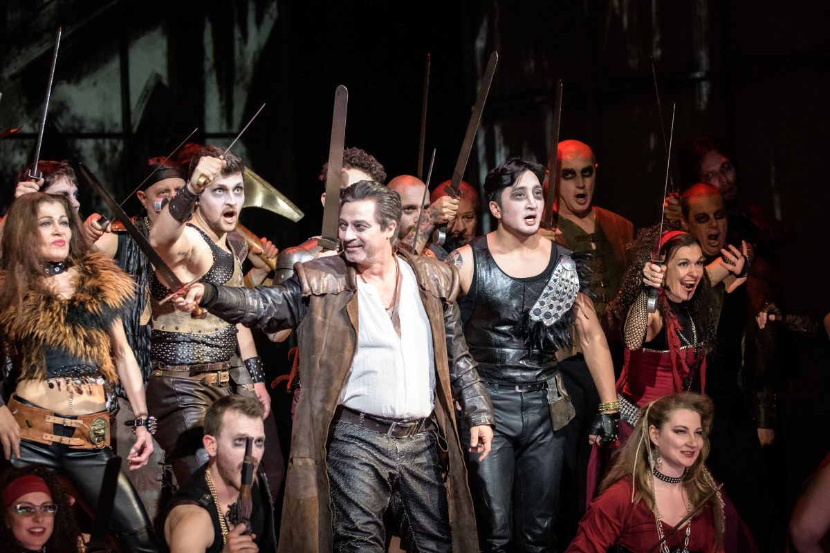 Když láska bolí a pomsta nespí. Verdiho Trubadúr se po dvaceti letech vrací do Plzně